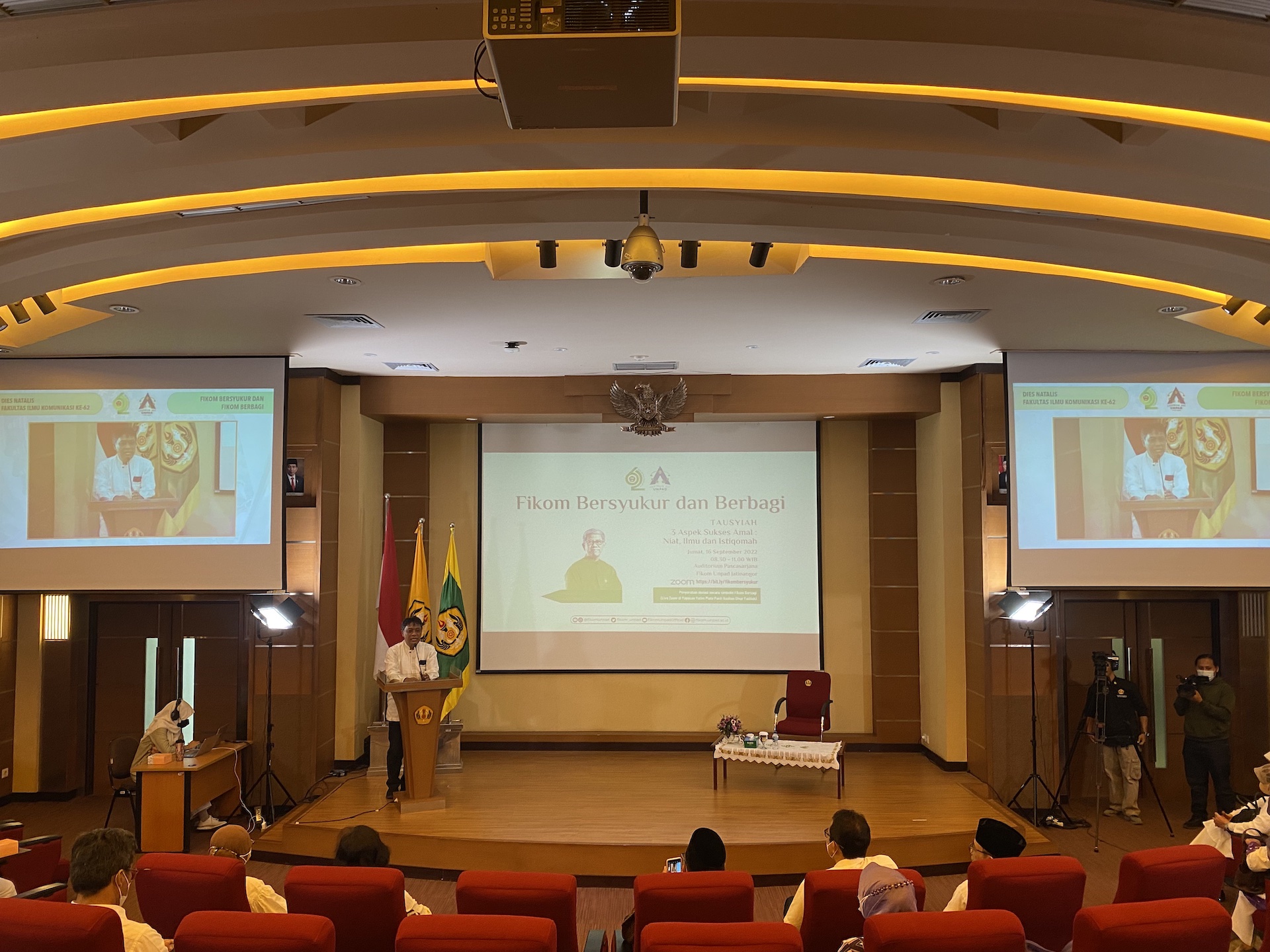 Welcoming the 62nd Anniversary of Fikom Unpad held "Fikom Gratitude and ...