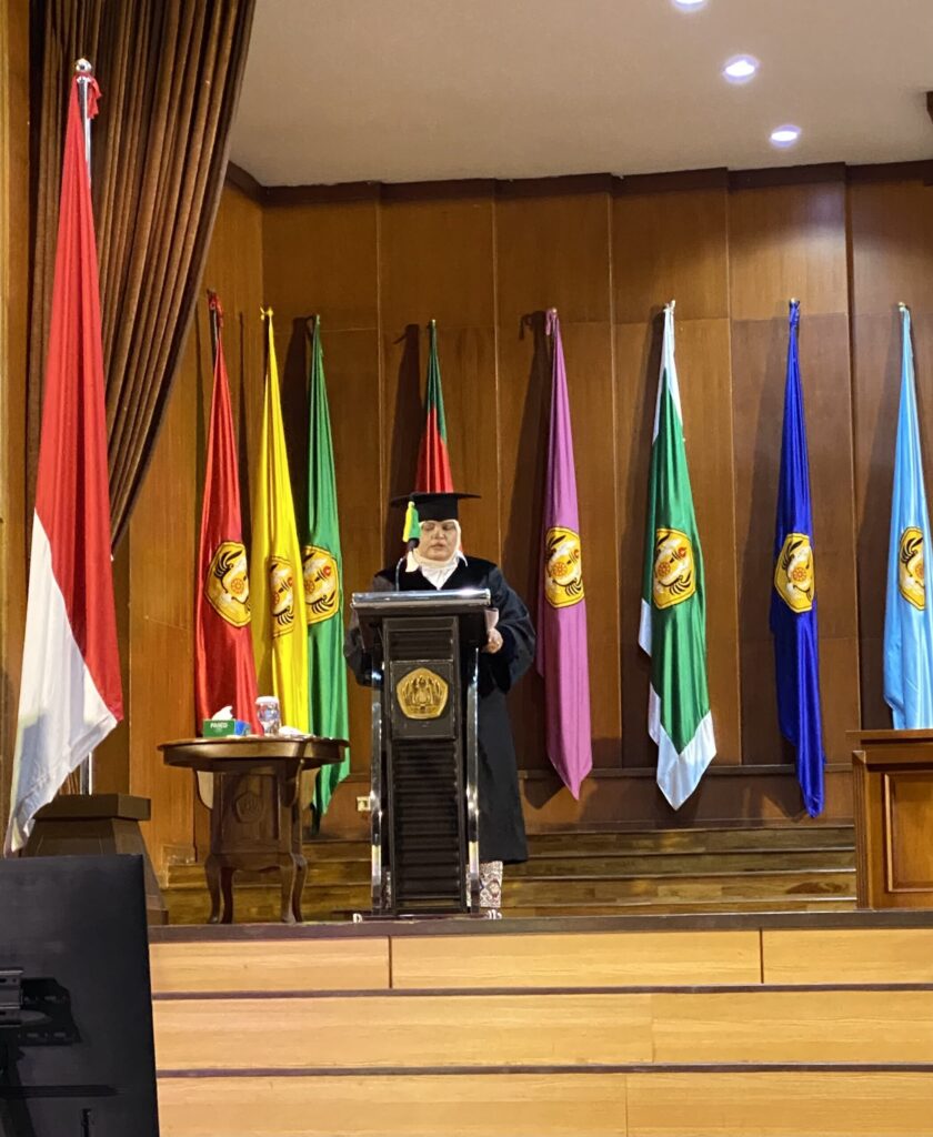 Pengukuhan dan Orasi Ilmiah Guru Besar Fikom Unpad Prof. Dr. Atwar ...