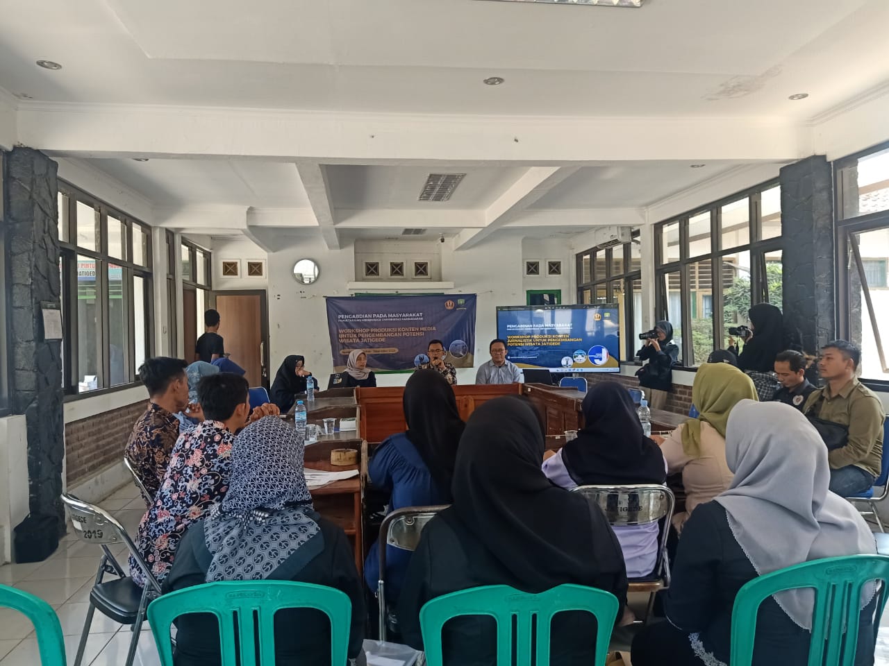 Pengabdian Kepada Masyarakat (PKM) Program Studi Jurnalistik Menggelar "Workshop Produksi Konten ...